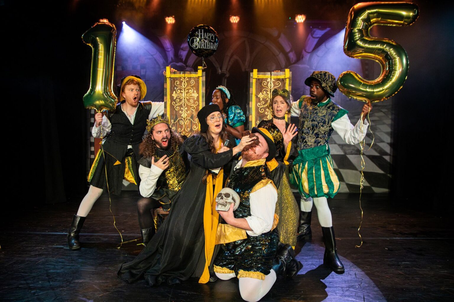 Hamlet get the drinks in at Leicester Square Theatre – The Theatre Playbook